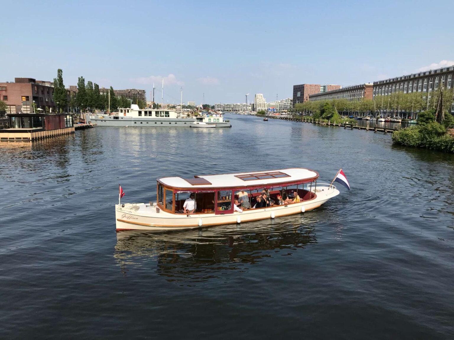 Amsterdam Boat Rental – Luxury Electric Boats & Private Cruises